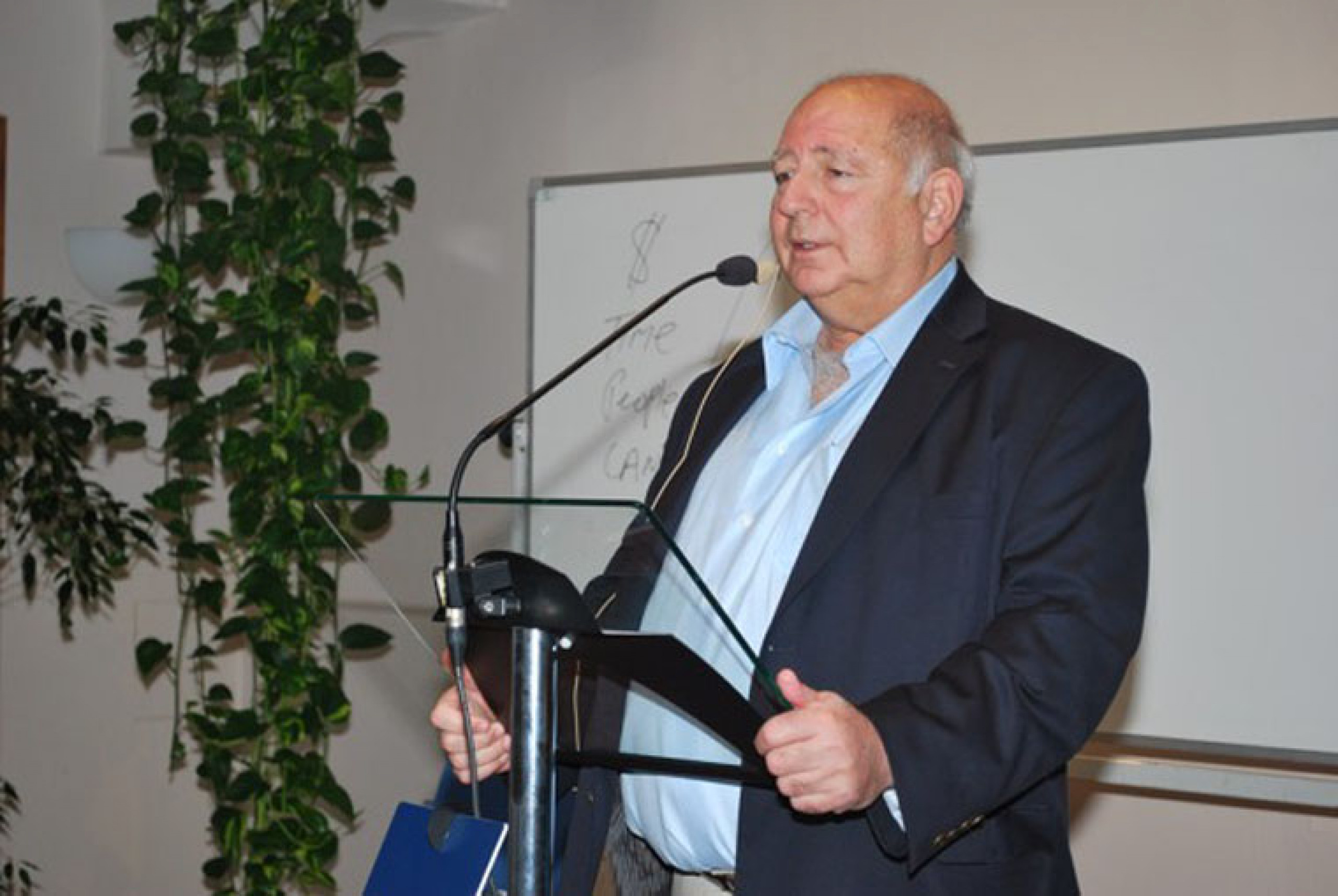 Finkelstein meghalt, de örökre megváltoztatta a magyar politikát