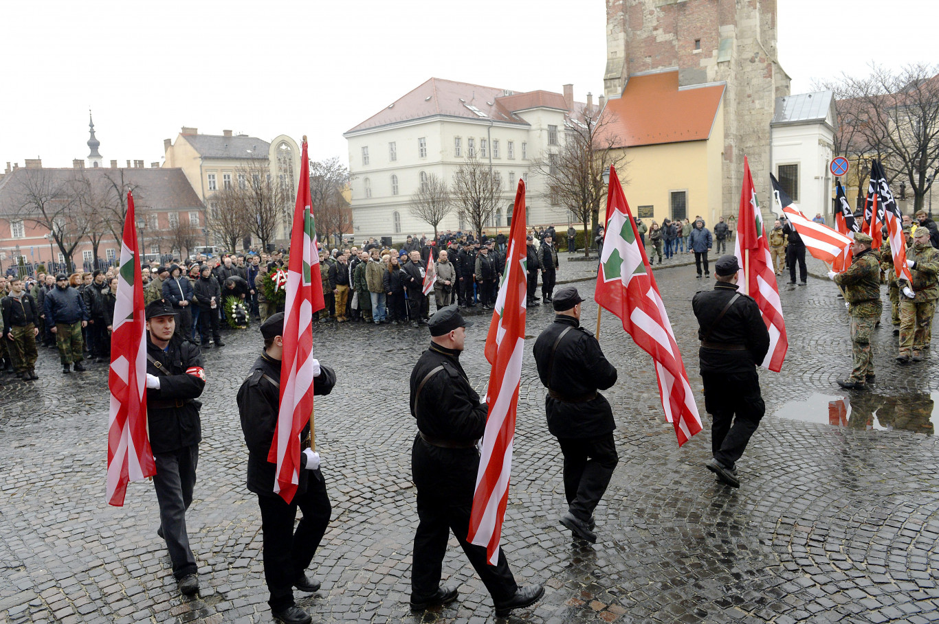 Budát ellepték a hitlerista egyenruhások, összeállt a náci-fitnesz ...