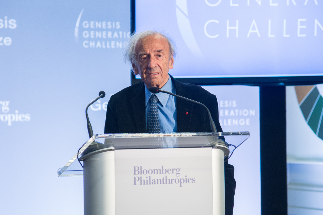 „A náci-zsidó a pokolban rohad – Hitler” – írták fel Elie Wiesel ...