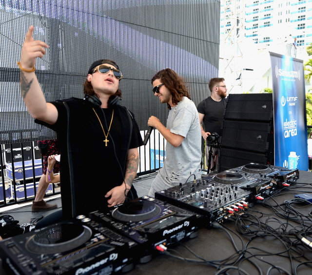 Százmilliókat szeretnének a DVBBS backstage-ében elájult lányok