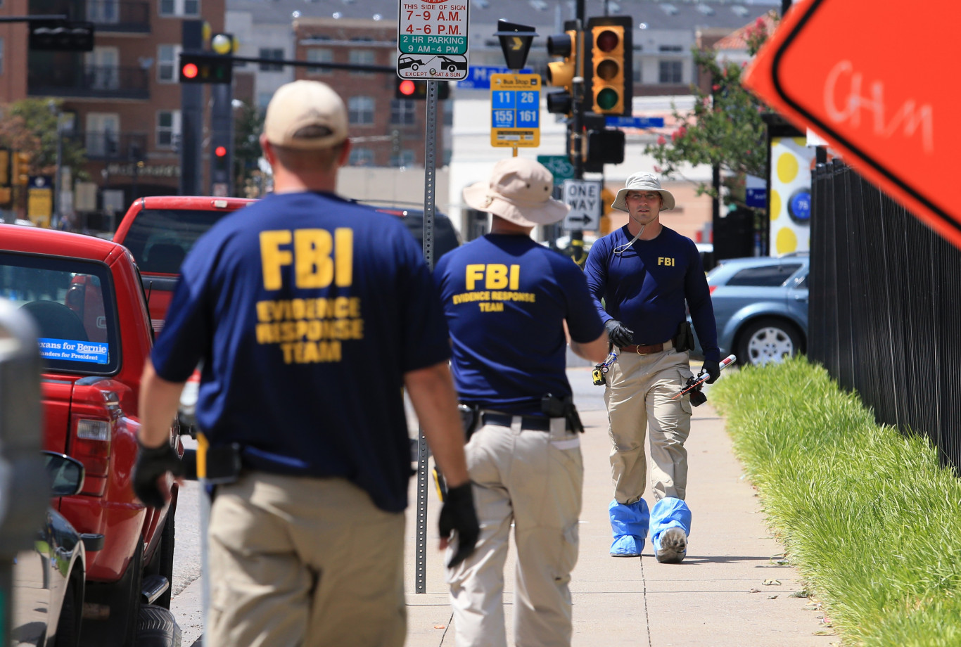 Az FBI egyik alkalmazottja beismerte, hogy néha a kínai kormánynak is ...