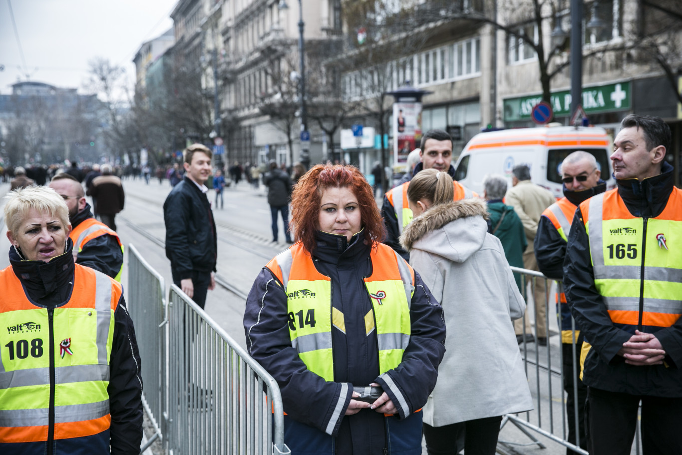 A Valton 22 millióért védi a bulinegyedet