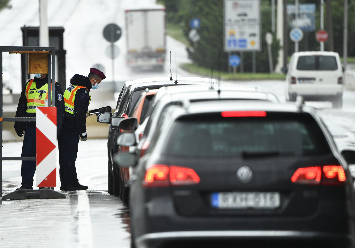 Hétfőtől 14 napról 10 napra rövidül a hatósági karantén ideje ...