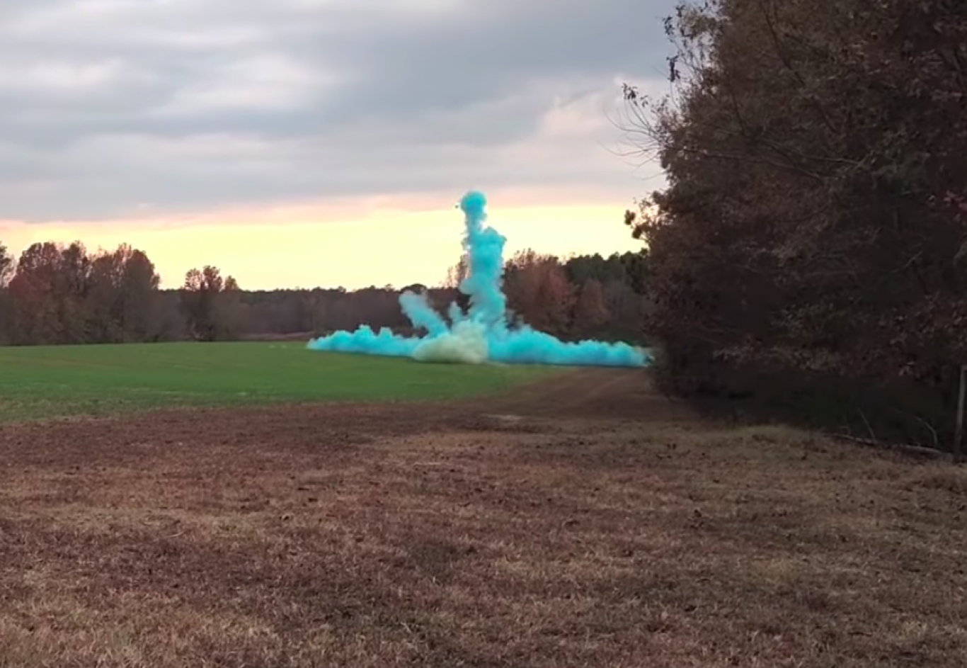 Felrobbant a nembejelentő bulira épített szerkezet, meghalt az apa