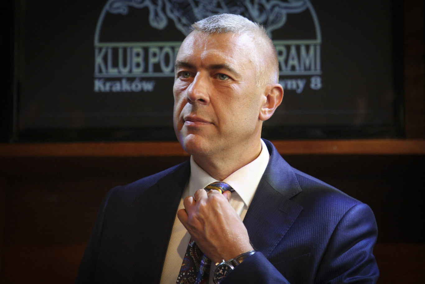 Egy, az ellenzéket képviselő ügyvédet és egy ügyészt is megfigyeltek a ...