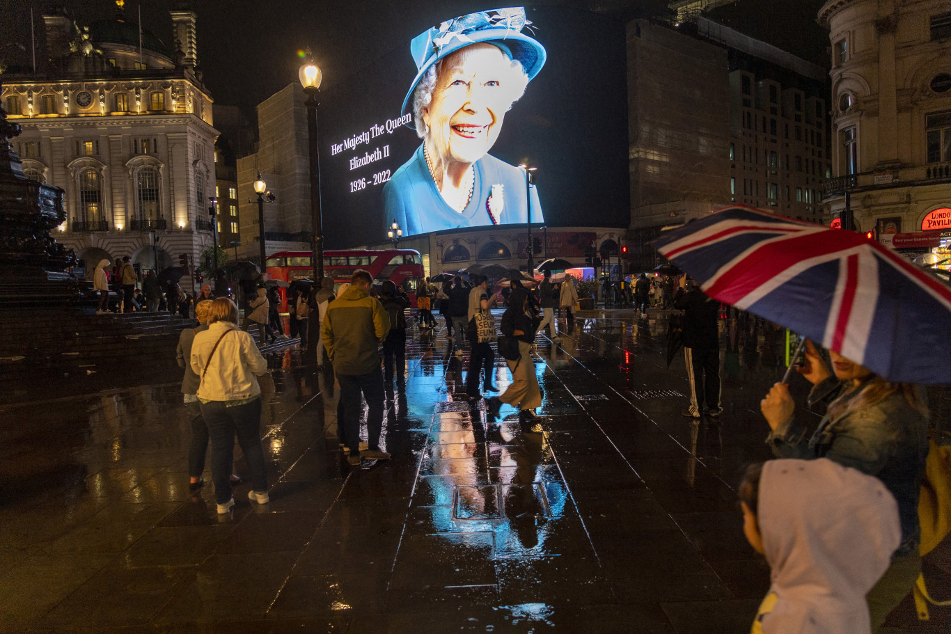 Át kell írni a britek nemzeti himnuszát