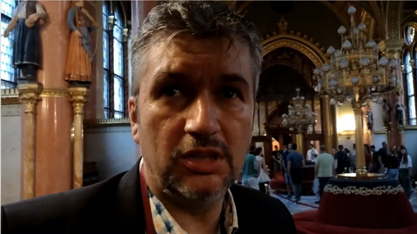 Újabb Lex Hadházyt készítenek elő a parlamentben, de Hadházy Ákos jövő ... Újabb Lex Hadházyt készítenek elő a parlamentben, de Hadházy Ákos jövő ...