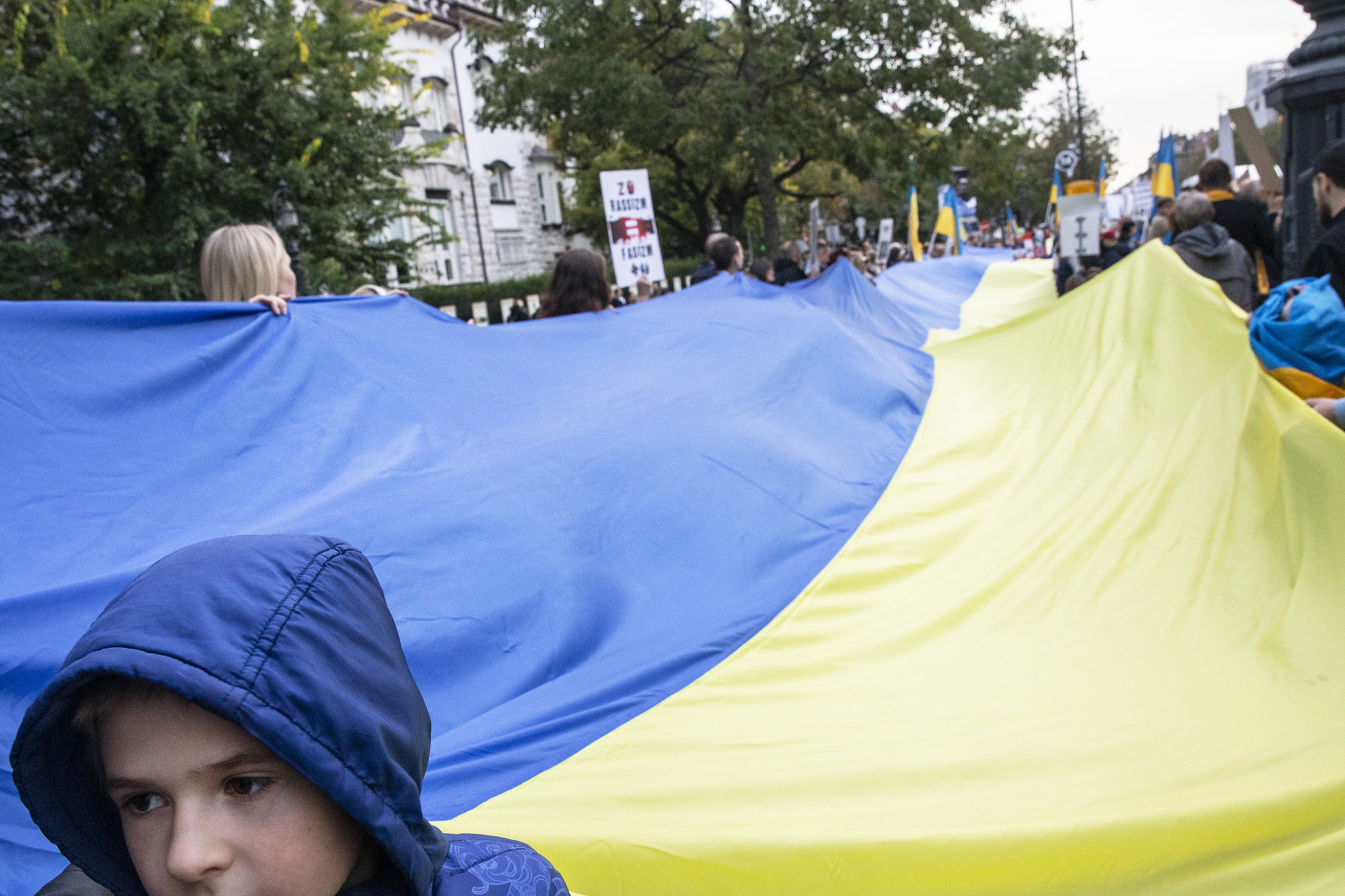 Elkeseredett ukránok tüntettek Oroszország budapesti nagykövetsége előtt