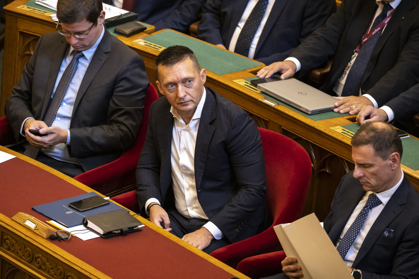 Kormányhivatalok és Rogán alá tartozó hatóság is jogot kaphatnak ...