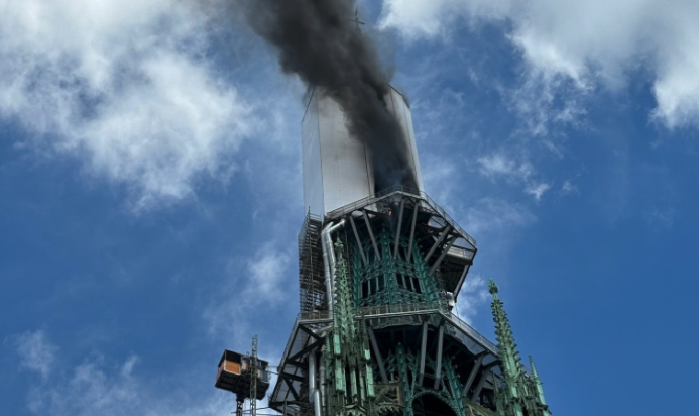 Lángolt a roueni katedrális