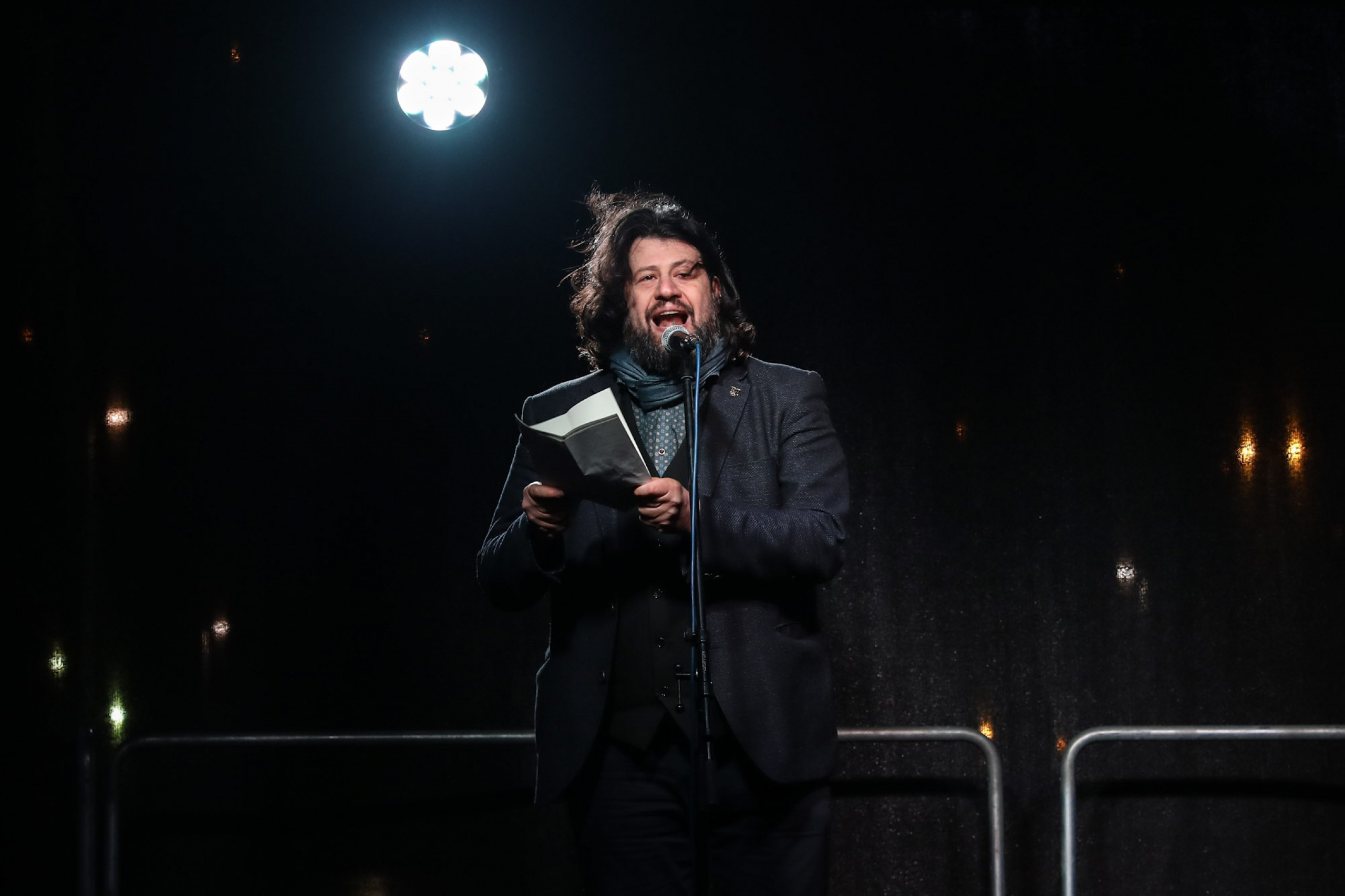 Puzsér Róbert tüntetést szervez a Kossuth térre