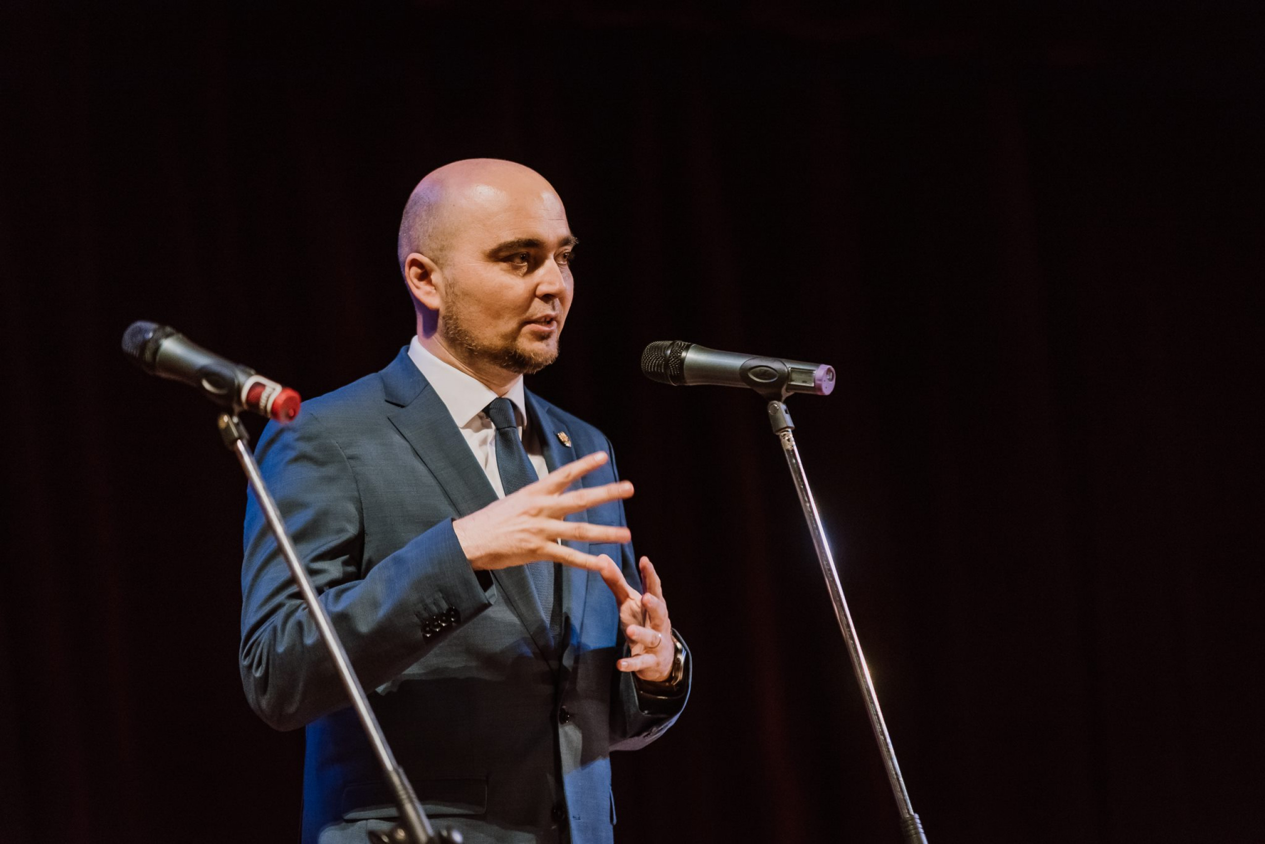 Történelmi fordítás Romániában: Nicusor Dan csodát tett a második ...