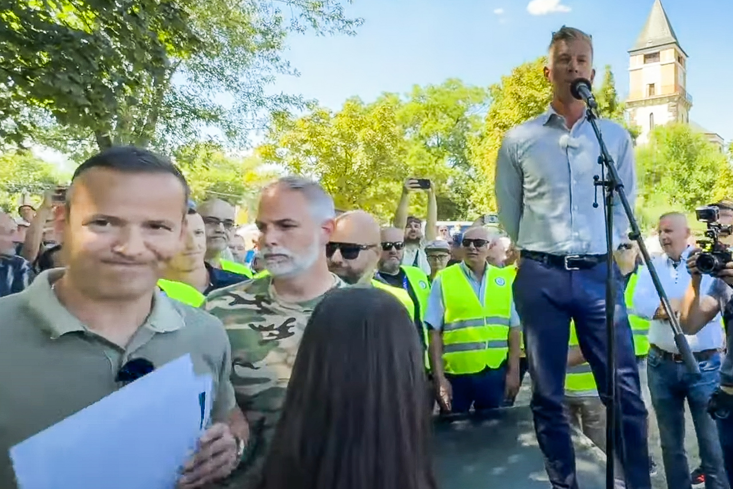 Magyar Péter szerint Toroczkai László Orbán segédcsapata, Toroczkaiék szerint Magyar egy slim ...