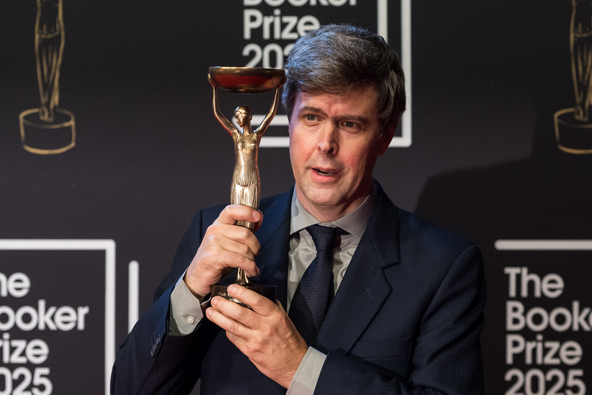 David Szalay kapta idén a Booker-díjat